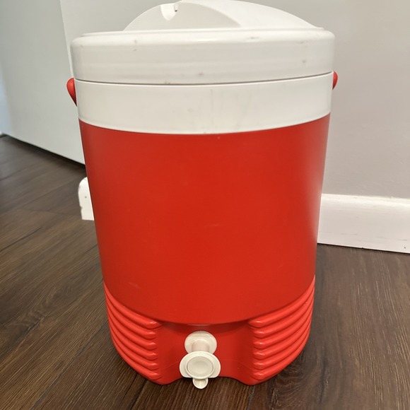 Igloo | Dining | Igloo Legend 2 Gallon Water Cooler Red | Poshmark
